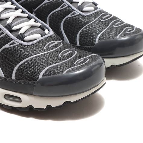 Nike Air Max Plus Se Iron Grey Wolf Grey Wolf Grey Sail Atmos