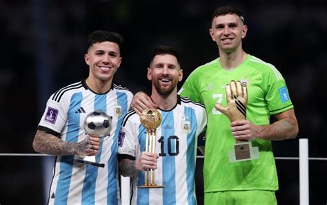 Lionel Messi campeón del mundo y dueño del Balón de Oro El Gráfico