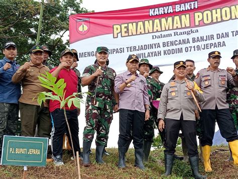 Pj Bupati Jepara Mengapresiasi Upaya Kodim 0719 Jepara Dengan Menanam