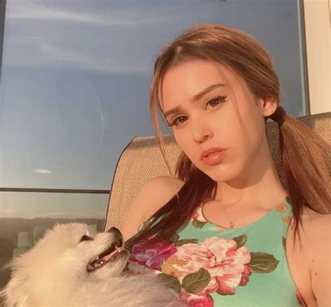 Yanet Garcia Découvrez les photos ultra hot de la présentatrice météo