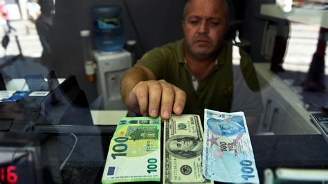 Dolar Türk Lirası karşısında 7 40 seviyesini aşarak tarihi zirvesini