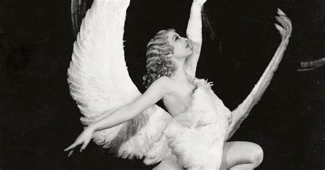 28 Classic Portrait Photos Of Sally Rand The Most Scandalous Burlesque