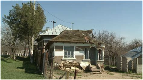 Cele mai sărace orașe din România Mulți sunt nevoiți să le părăsească