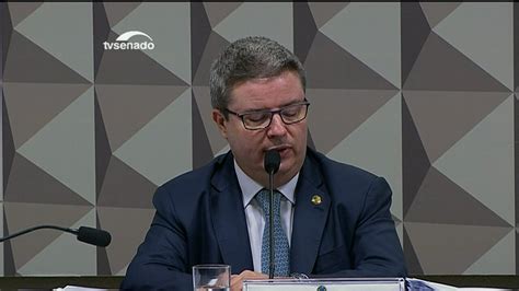 Relator apresenta parecer favorável à abertura do processo de