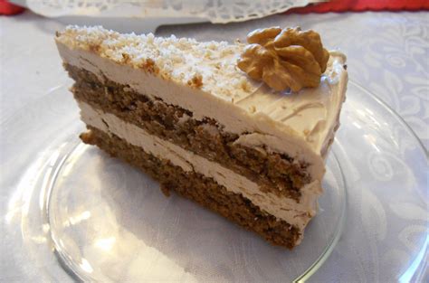 Tort orzechowy z masą kawową