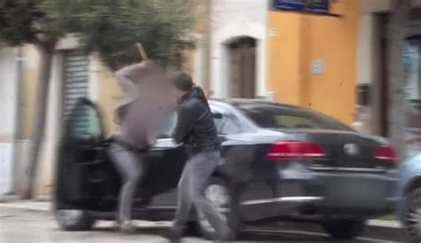 Giornalista Di Mi Manda RaiTre Preso A Bastonate Nel Foggiano Dal