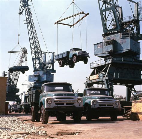 Mémoire2Ville on Twitter CCCP Retro camions ZIL