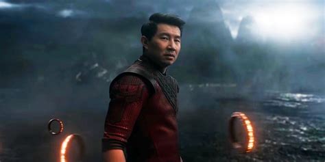Dois mundos se chocam em Shang Chi e a Lenda dos Dez Anéis Persona