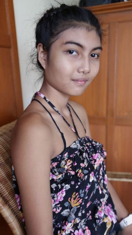 かわいいアジアの女の子Pauw示彼女のぴティーンおっぱい 与aビッグディックAモデル テクスチャ乗り NakedPics