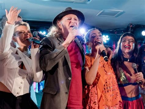 Alceu Valen A Recebe O Pr Mio Ubc Em Cerim Nia Artistas Da M Sica