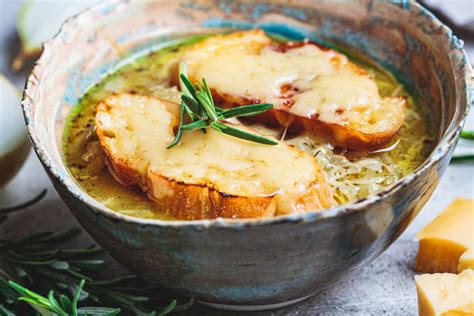 La traditionnelle soupe à l oignon simple gratinée de ma grand mère