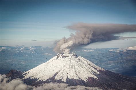 Video El volcán ecuatoriano Cotopaxi lanza nube de ceniza de un