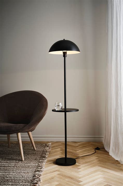 STATE Golvlampa Svart Belysning Jotex