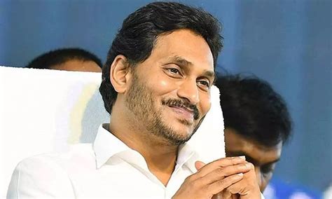 YS Jagan Arrives In Delhi MP Give A Warm Welcome