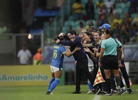Arthur Elias Se Encanta Atmosfera Criada Pela Torcida Baiana E