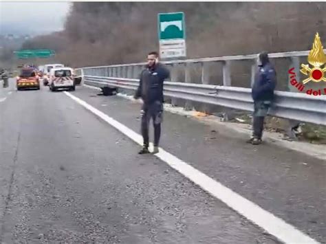 Maxi Incidente In Autostrada Operaio Scende Dal Furgone E Viene Ucciso