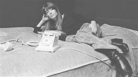 Morte Françoise Hardy l anti B B che ha anticipato la moda di oggi