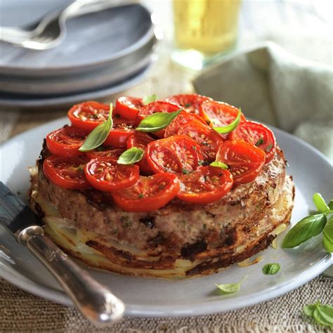 Pastel De Patatas Y Carne Picada Con Tomates