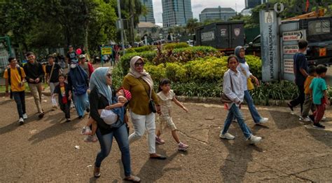 Libur Panjang Idul Adha Ribuan Pengunjung Padati Kawasan Monas