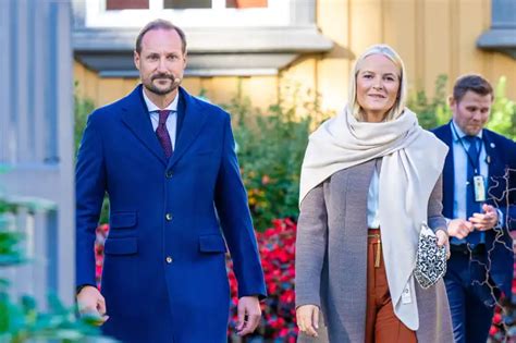 El Príncipe Haakon cancela in extremis su agenda para acompañar al hijo