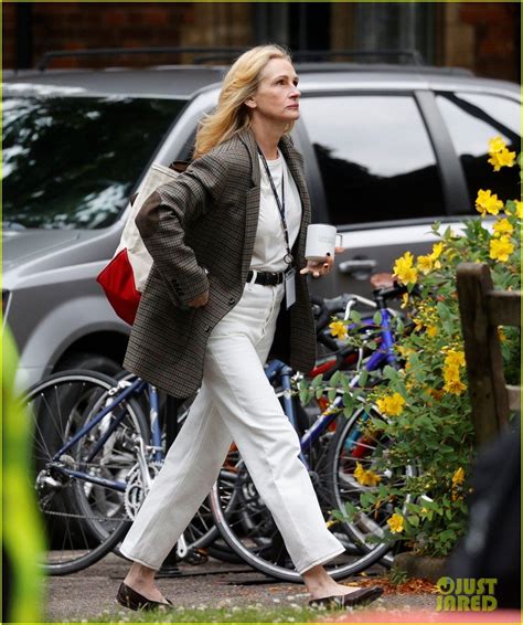 Julia Roberts Debuts New Blonde Hair As She Begins Filming After The