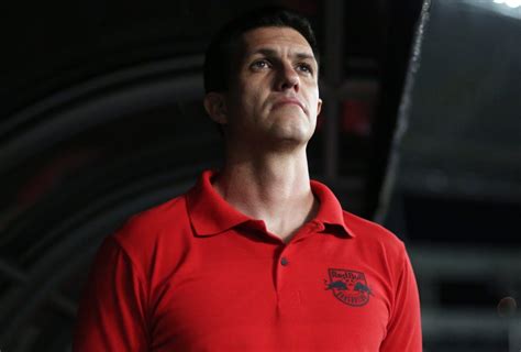 Vasco anuncia Maurício Barbieri como novo treinador e Abel Braga como