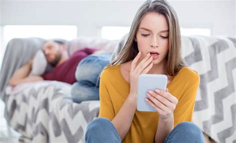 Empresa amanecer Variante señales de infidelidad en redes sociales