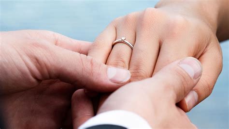 Anillo De Promesa Qu Es Su Significado C Mo Debe Ser Y M S Glamour