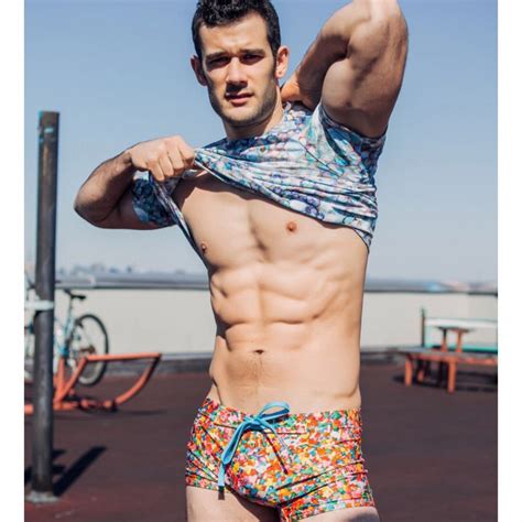 Pin De Ben Mtz En Eroticco Magazine Traje De Ba O Masculino Ropa