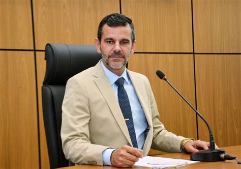 Mauro Lacerda solicita ao Executivo a construção de um Campo de Futebol