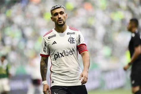 Flamengo vive preocupação Arrascaeta e Pedro para jogo decisivo