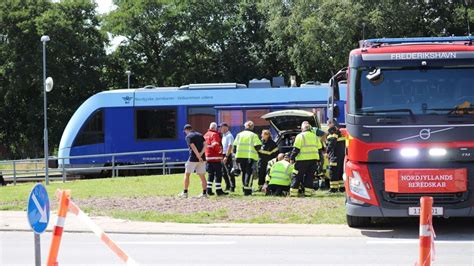 Alvorlig ulykke Kvinde fastklemt mellem kørende tog og perron BT