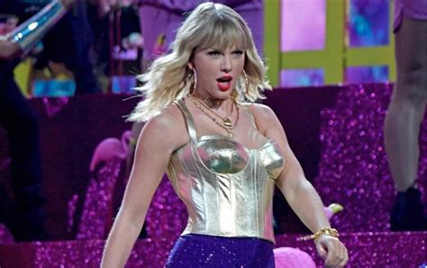 Fã de Taylor Swift morre após passar mal em show sensação térmica