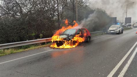 Un Coche Se Incendia En La AP 9 A La Altura De Cambre