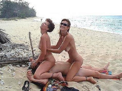 ⓵ Dreier am Strand