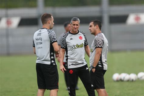 Vasco Ganha Refor Os Para A Partida De S Bado Papo Na Colina