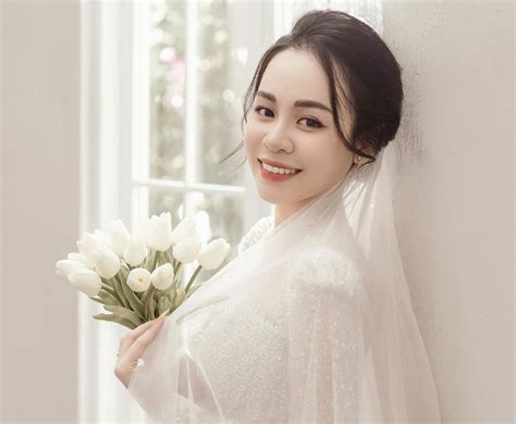 Bật mí cách trang điểm cô dâu nhẹ nhàng tự nhiên đẹp nhất 2024