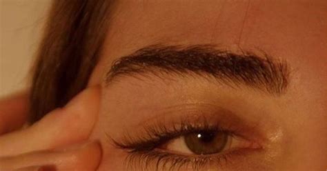 Cómo depilar tus cejas con cera desde casa sin fallar en el intento