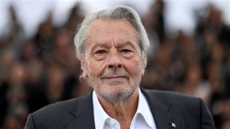 Alain Delon Ses Enfants Portent Plainte Contre Sa Dame De Compagnie