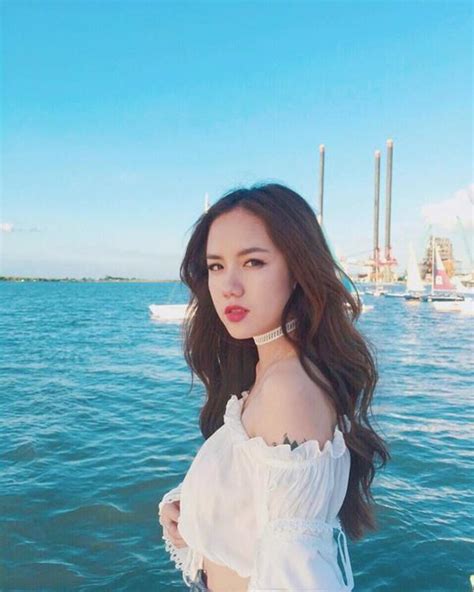 Nữ ca sĩ liên tục rớt các cuộc thi hát nỗ lực thoát bóng của người