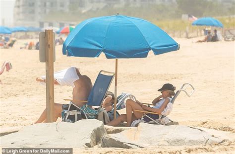 Sunny Daze Biden 80 Enjoys Trip To Delaware Beach With Wife Jill And
