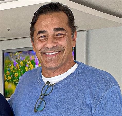 Luciano Szafir posta foto na fisioterapia após recente cirurgia Minha
