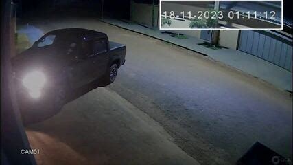 Vídeos mostram como ficou casa invadida por prefeito suspeito de atirar