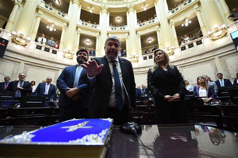 Milei le tomó juramento a su hermana Karina como secretaria general de