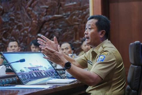 Pemkot Bandung Proses Pemberhentian Tidak Hormat Dadang Darmawan Dan