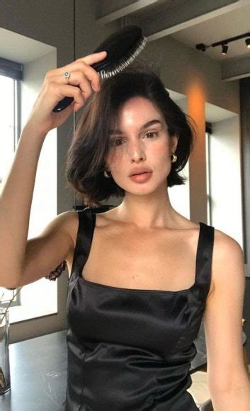 New Haircut Ideas For Women To Try In Brunette Bob Side Part