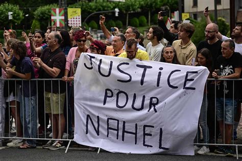 Quero que tudo isto acabe Avó de jovem francês morto pela polícia