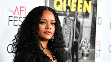 Rihanna En El Trailer Del Super Bowl 2023 Impacta Con Su Look Glamour