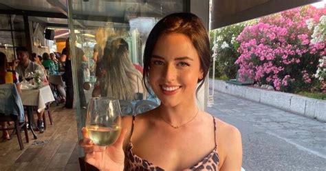 Woman Mortified After Getting Note Warning Her Neighbours Can See
