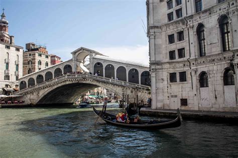 A Guide To Venice S Historic Rialto Bridge